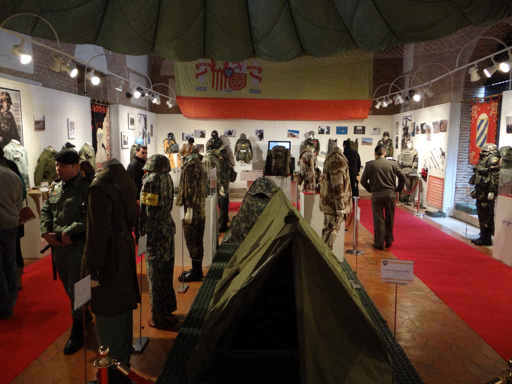 Paratrooper Equipment Evolution Exhibition - Dream Alcalá