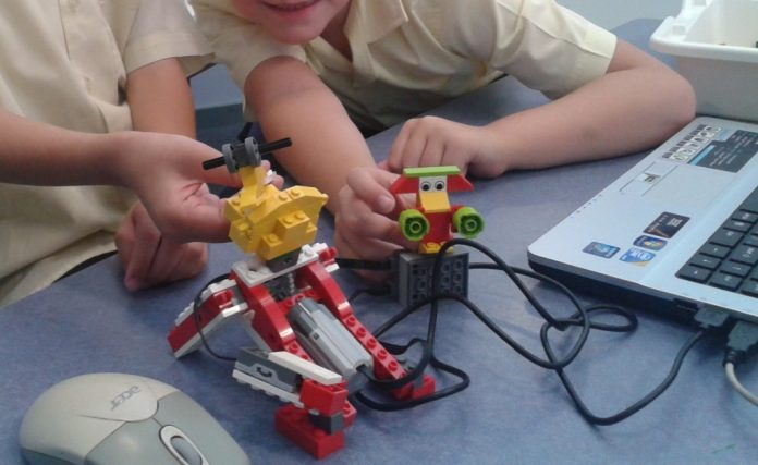 Robótica para niños, programación de LEGOS con SCRATCH - Dream Alcalá