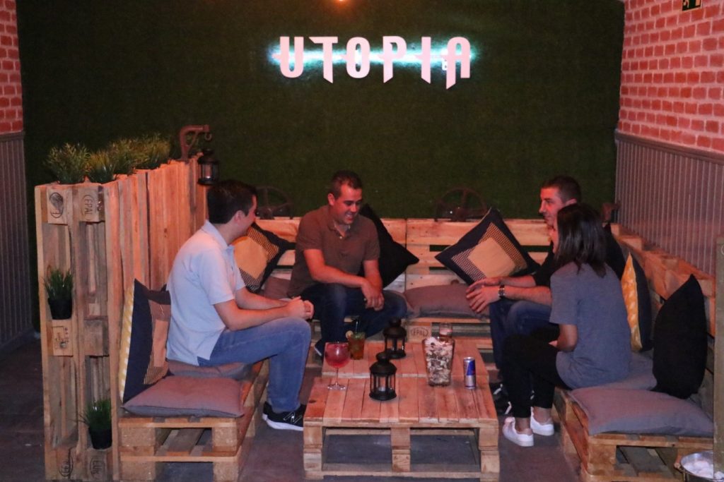 Utopía Bar, un lugar donde solo existe la felicidad - Dream Alcalá