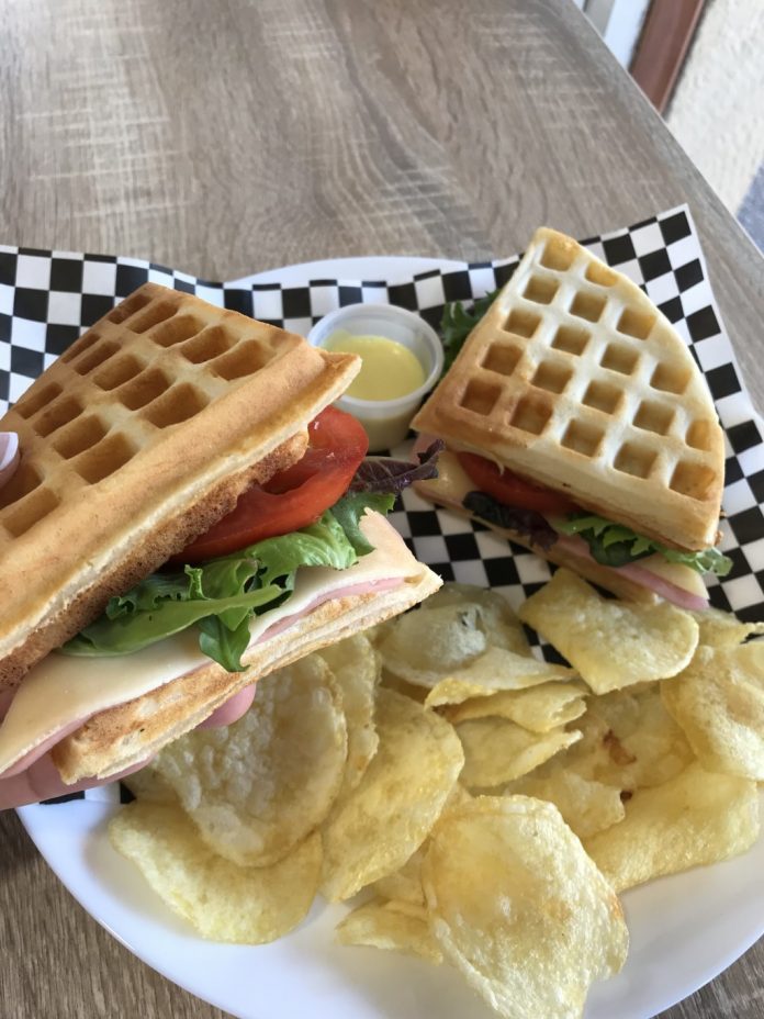 Amores Café & Waffle: el auténtico Waffle dulce y salado ya está en ...
