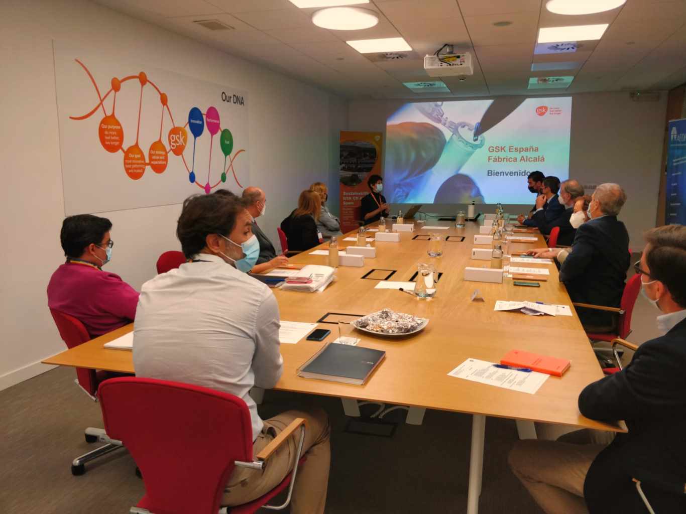 La farmacéutica GSK abre un nuevo laboratorio en su planta de Alcalá de ...