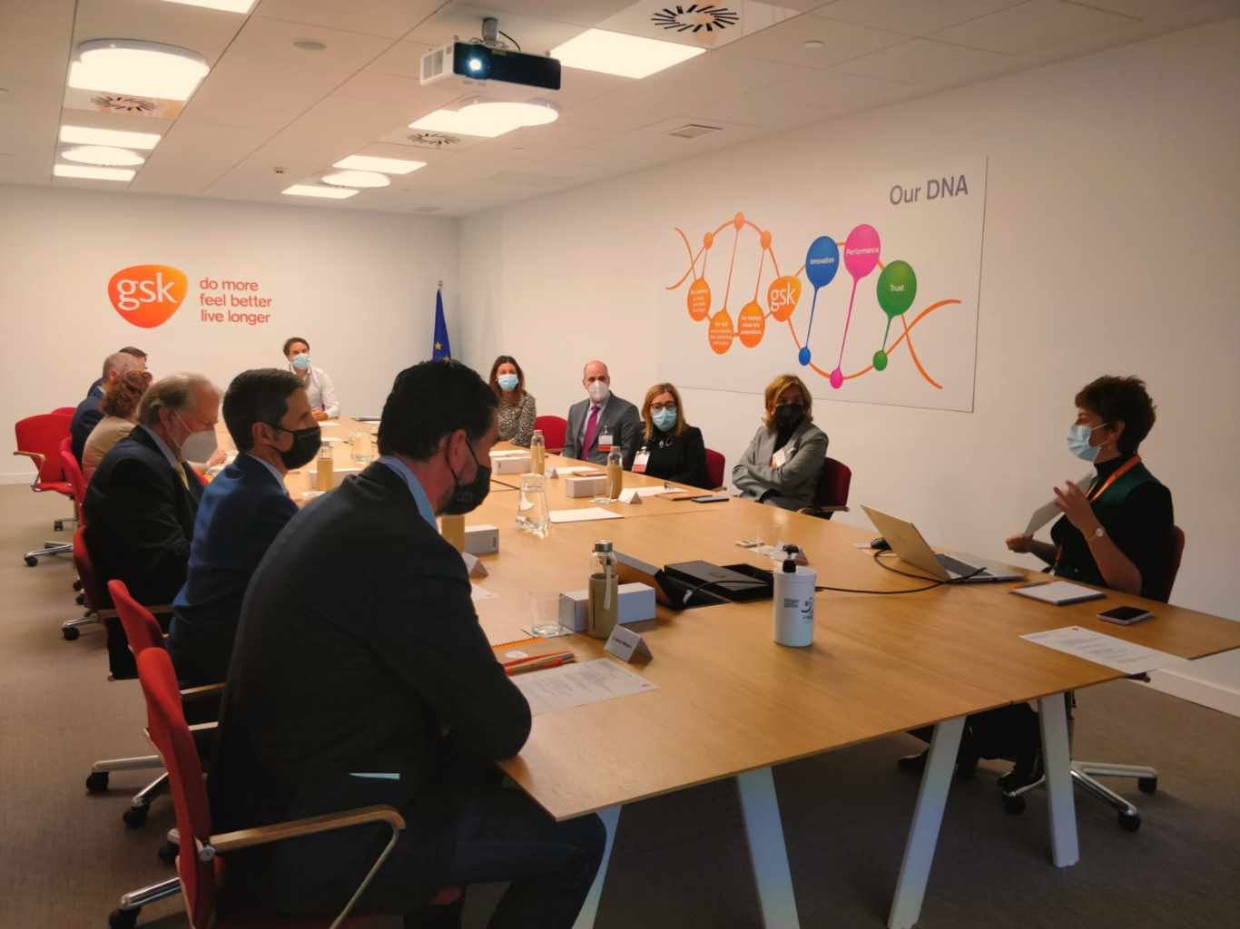 La farmacéutica GSK abre un nuevo laboratorio en su planta de Alcalá de ...