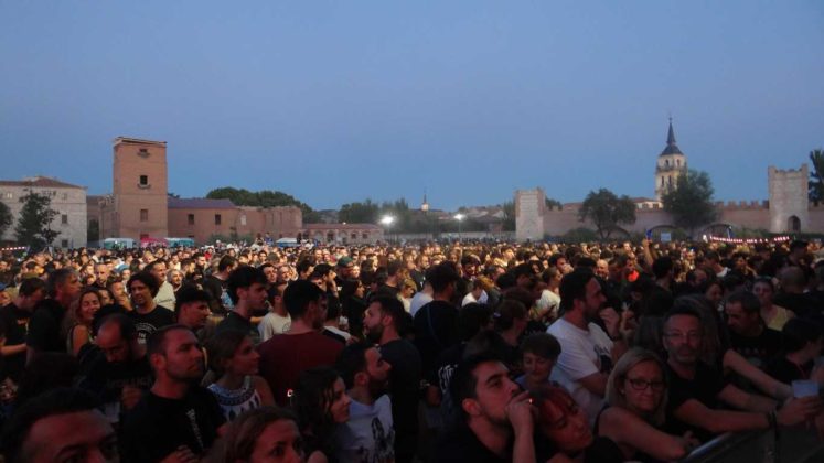 Robe llenó la Huerta del Obispo en el primero de Los Conciertos de la ...