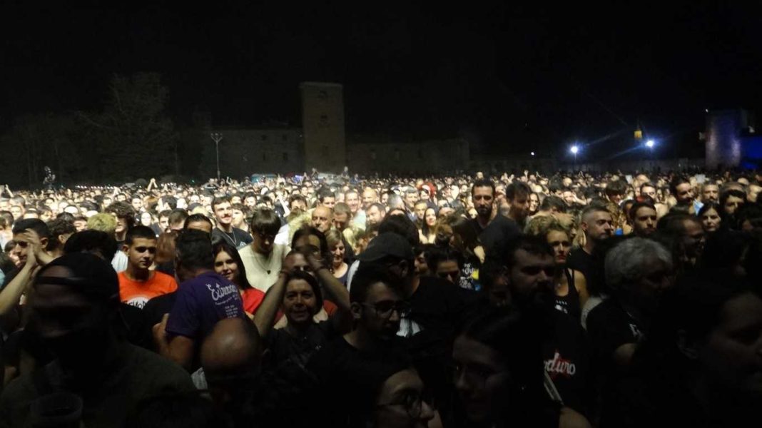 Robe llenó la Huerta del Obispo en el primero de Los Conciertos de la ...
