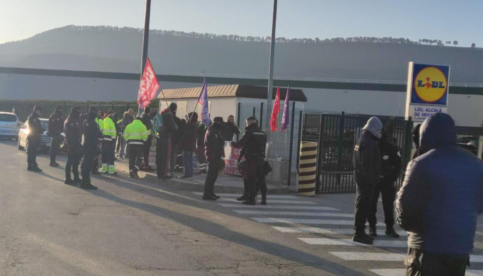 Huelga indefinida a las puertas de la planta logística de Lidl de Alcalá de Henares - Dream Alcalá