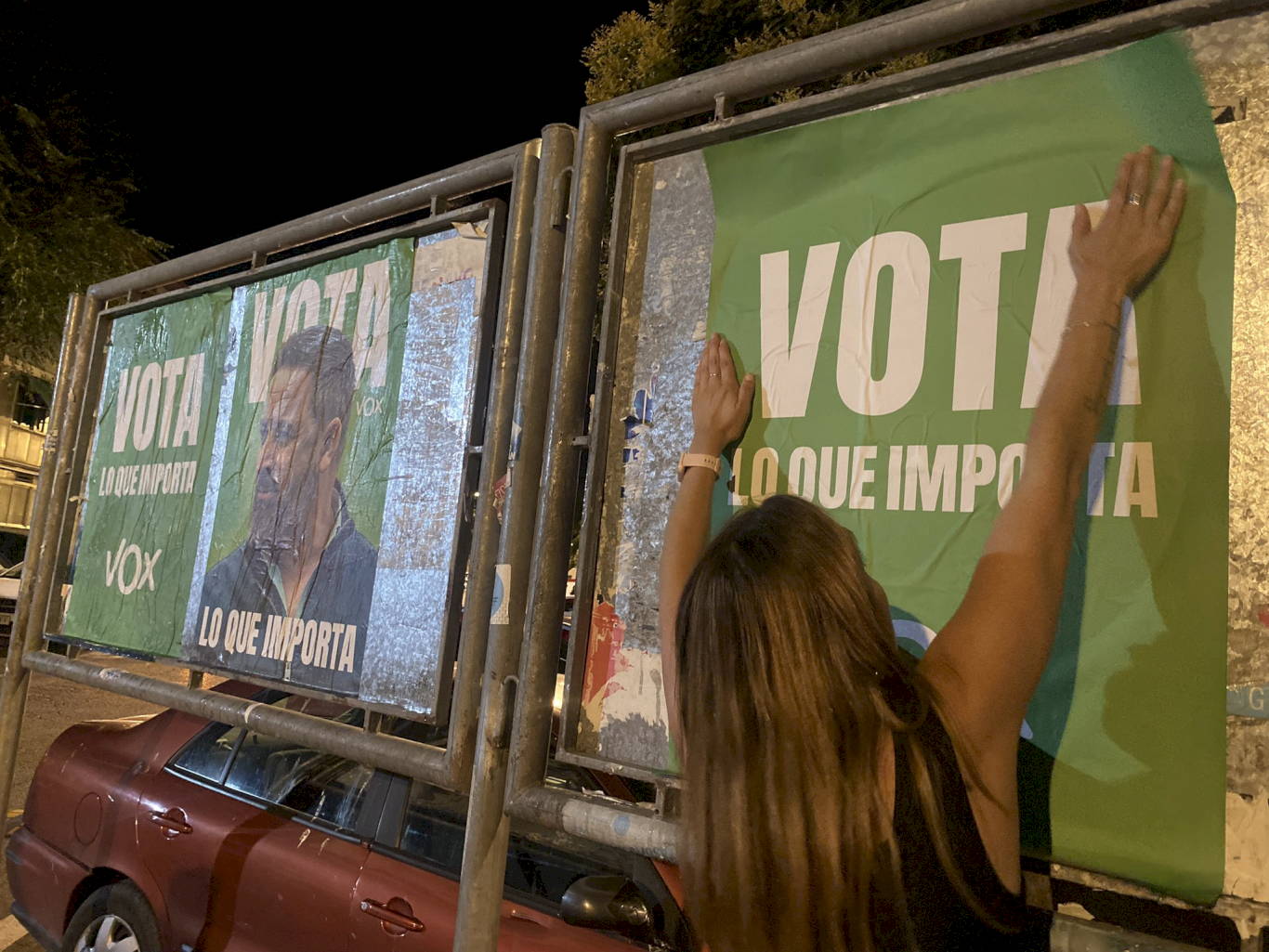 VOX comienza la campaña con una pegada de carteles - Dream Alcalá