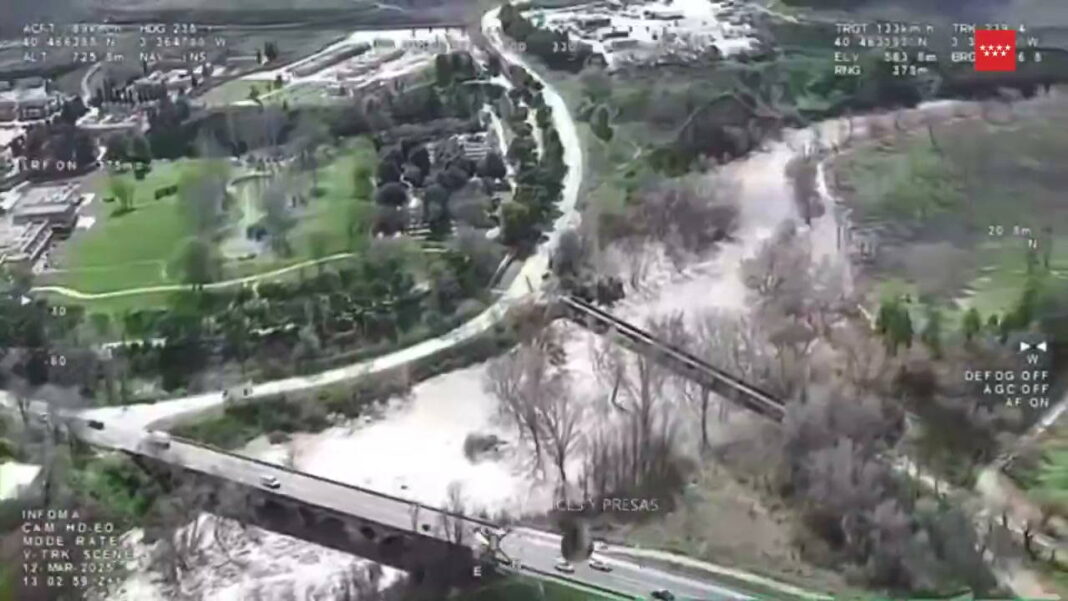 Así se ve desde el aire el río Henares desbordado a su paso por Alcalá ...