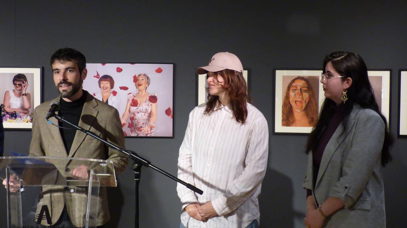 Entre el retrato y la pose: la exposición de la Escuela de Arte Alberto ...
