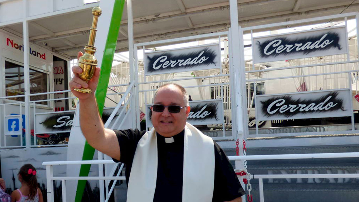 El Padre Iván bendice el Recinto Ferial de Alcalá de Henares - Dream Alcalá